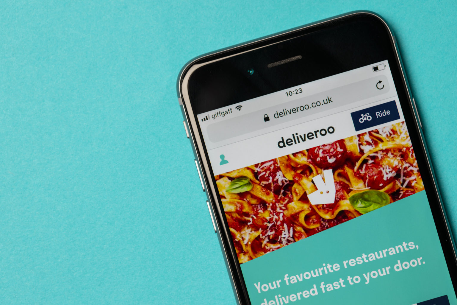 Deliveroo business model: How does it work and make money